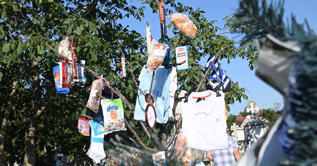 Obicei unic și spectaculos în România: cu pomul la mormintele din cimitir, de Sfântul Ilie FOTO ...