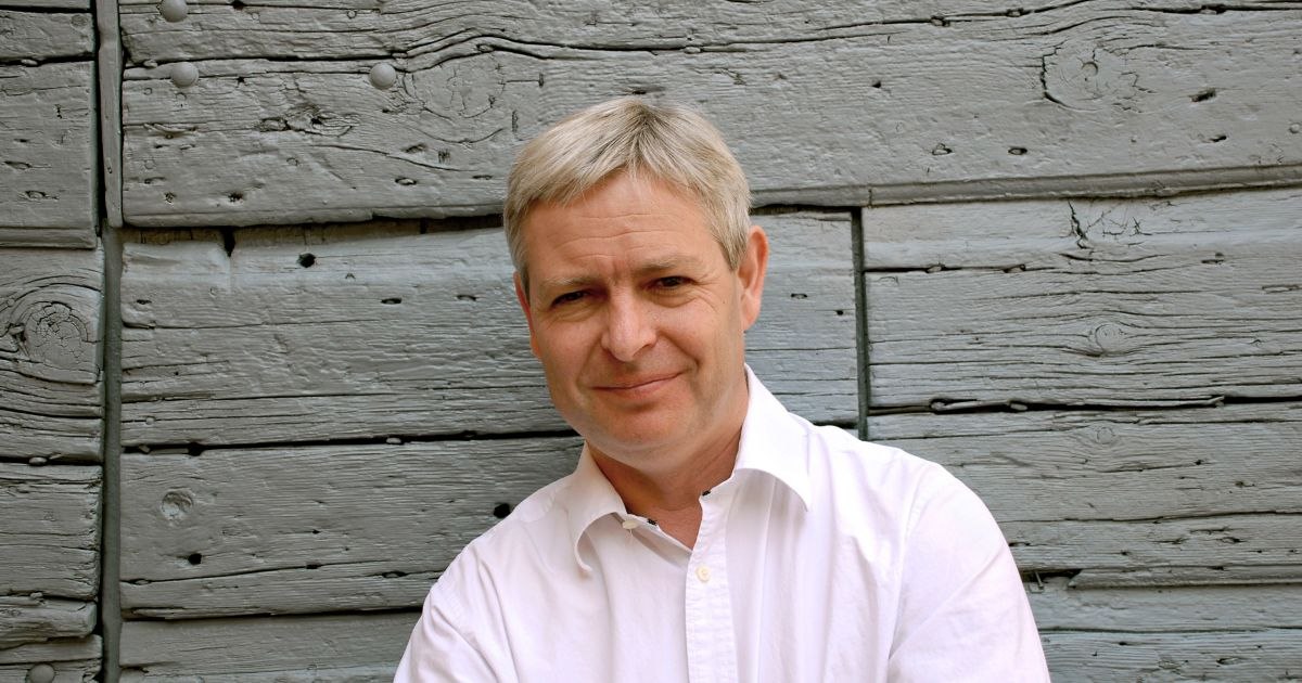 Jonathan Coe, laureat al Costa Book Award 2019 pentru romanul „Middle ...