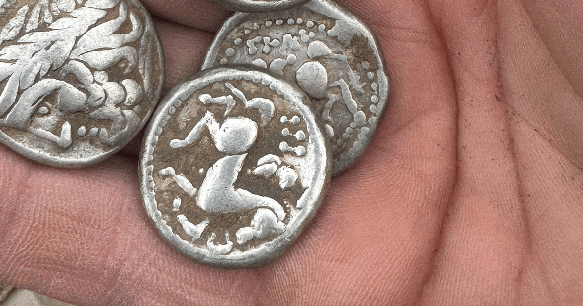 Monede dacice descoperite de un preot în Argeș