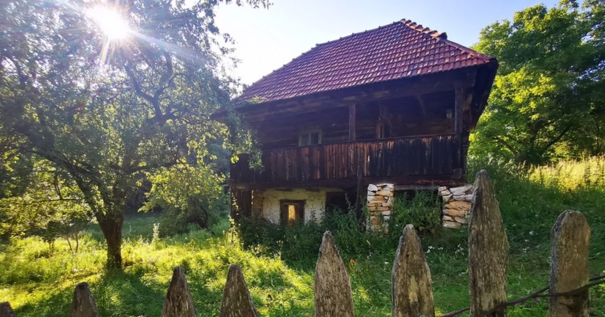 Sate arhaice din Ținutul Pădurenilor, reanimate cu fonduri UE. Sunt ...