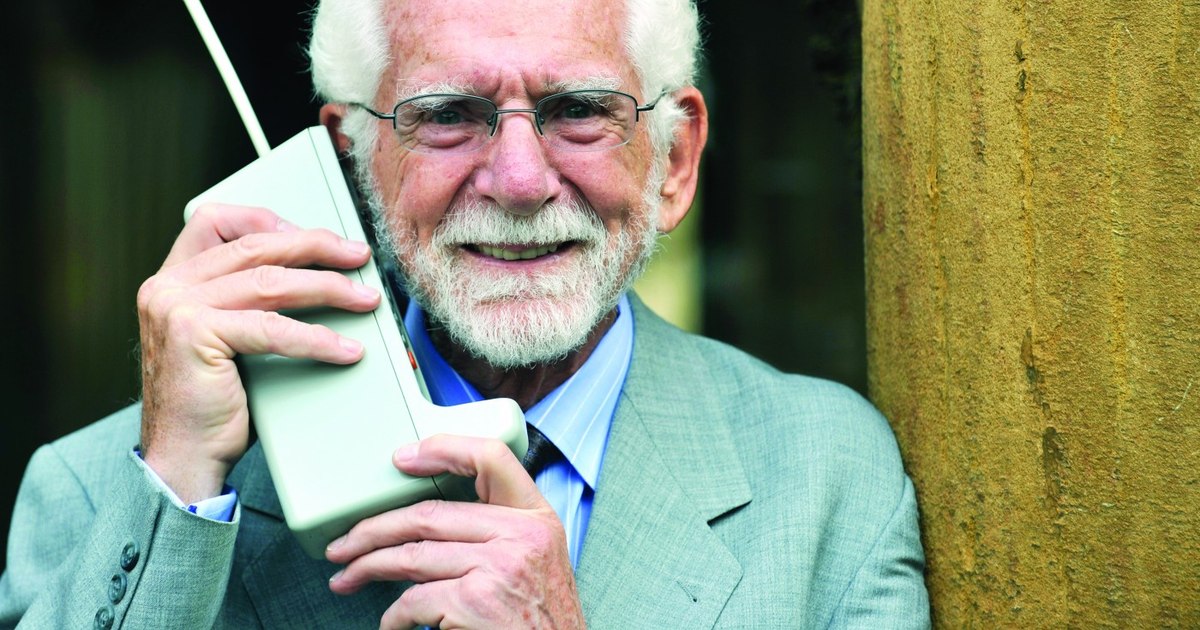 40 de ani de la primul apel cu un telefon mobil. Ce s-a schimbat şi ce ...