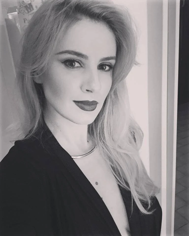 O mai ştiţi pe Daiana Anghel? Uite ce face acum fosta ştiristă