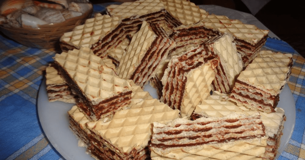 Napolitane umplute cu cremă de nuci