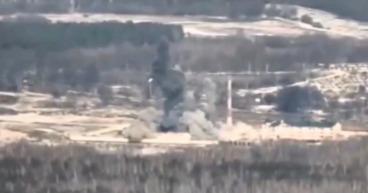 Momentul în care ucrainenii bombardează un punct de control rusesc din ...