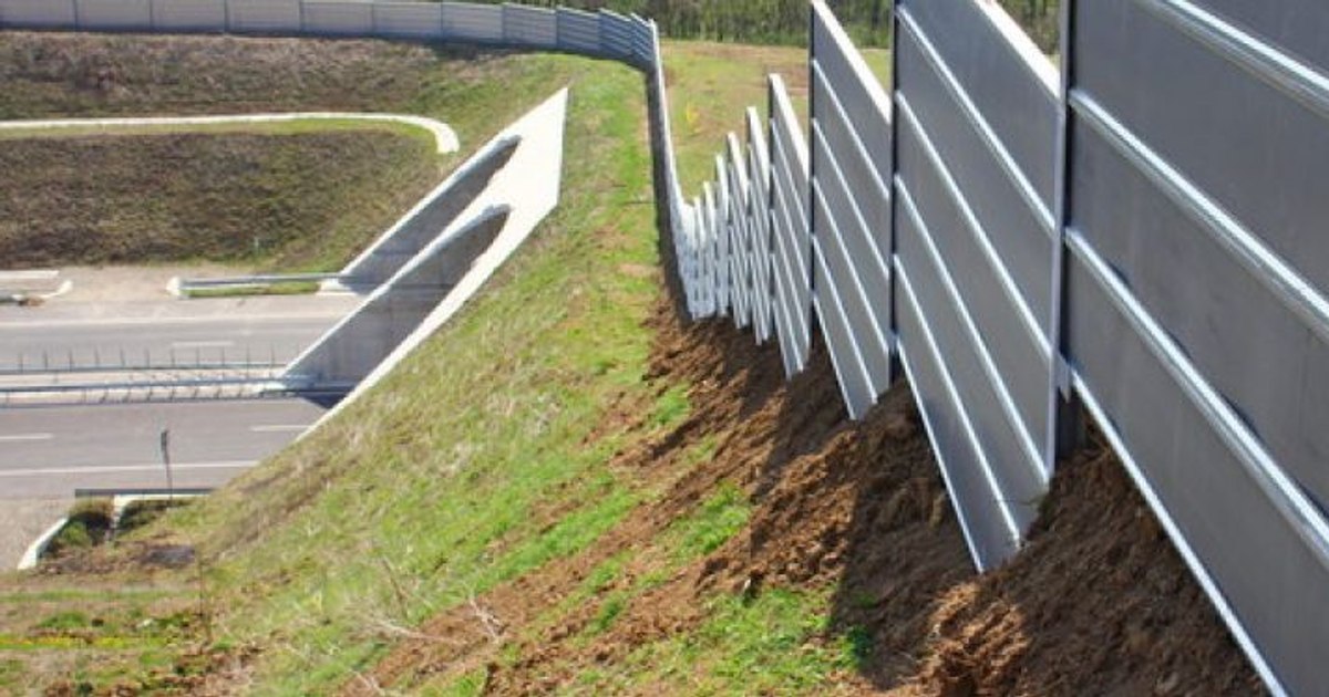 Tuneluri pentru urşi cu galerii de evacuare în caz de urgenţă pe ...