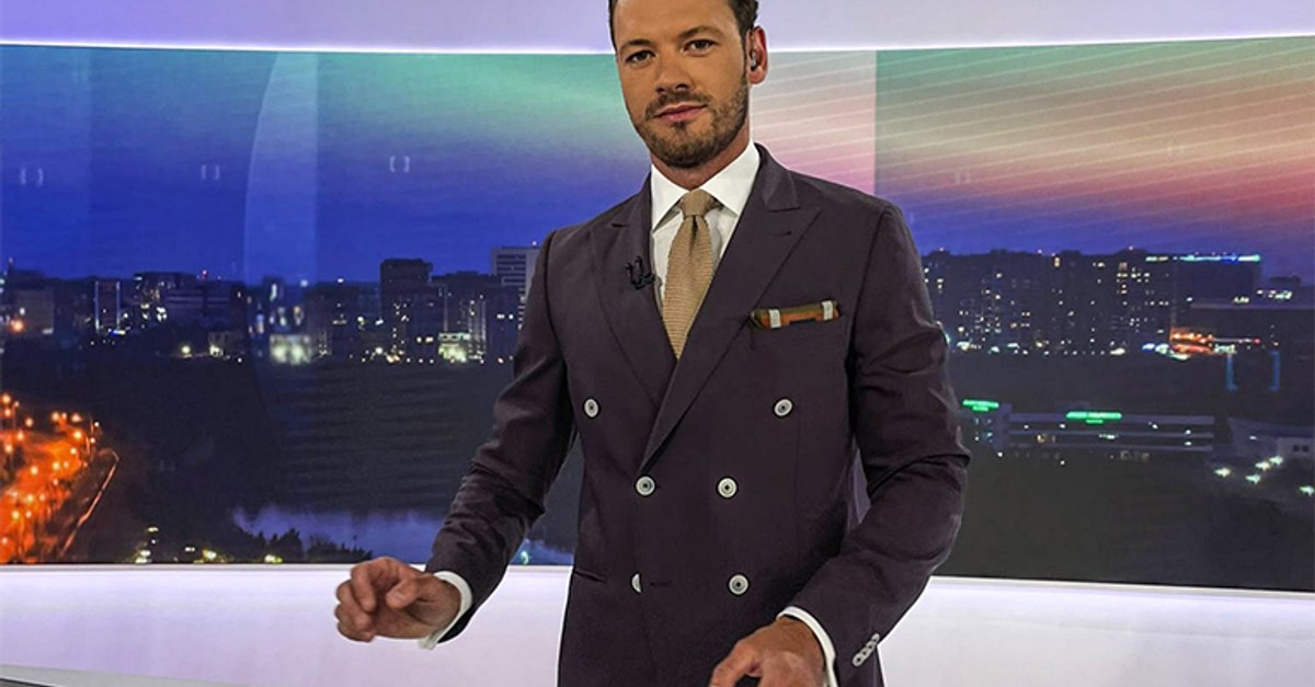 Ce ascunde Marius Pancu sub costumul de la „Observator”!