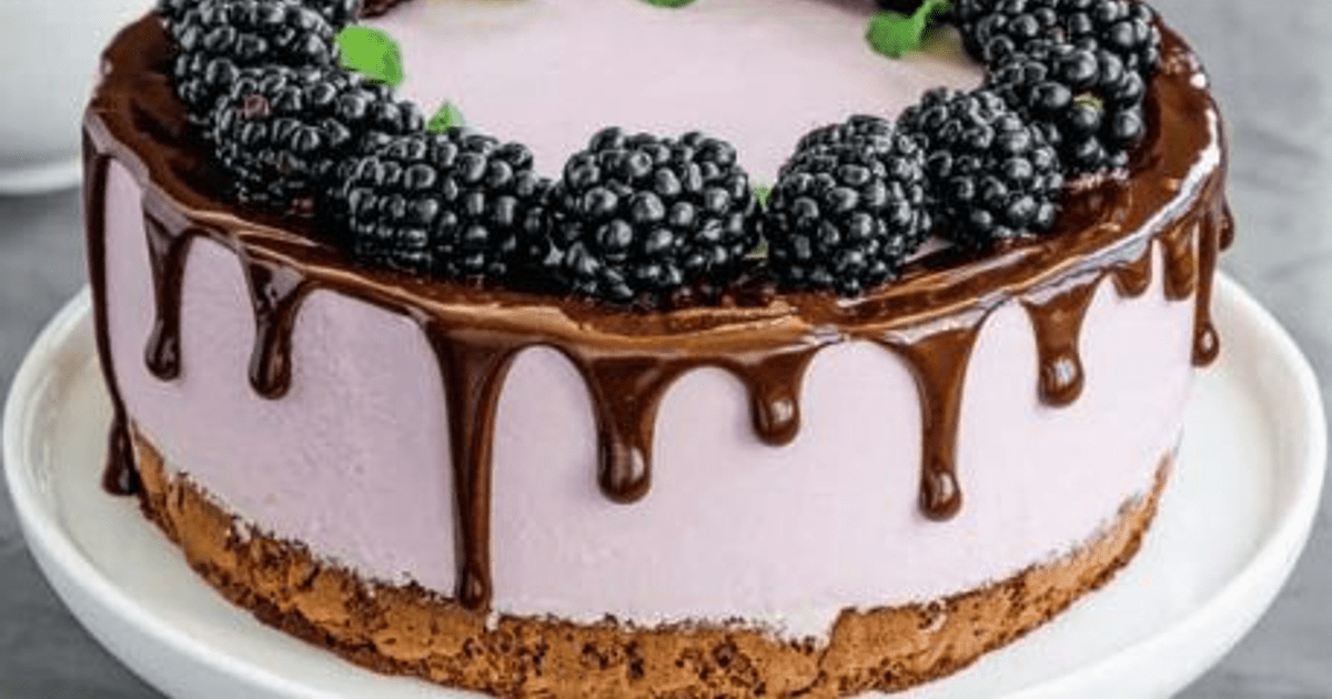 Tort cu cremă de mure fără coacere