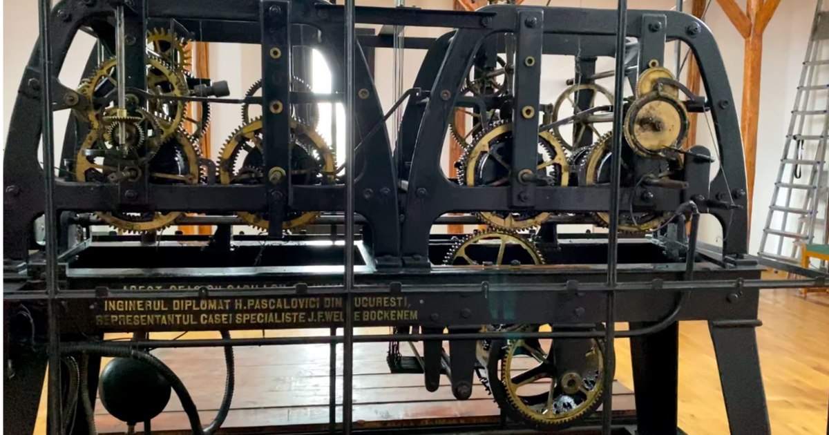 Povestea ceasului care se întinde pe trei etaje și cântărește câteva ...