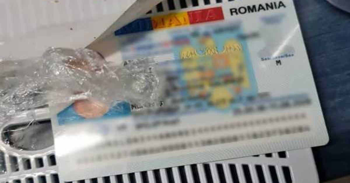 Criza de plastic îi sabotează pe românii care vor un buletin nou. Cât ...