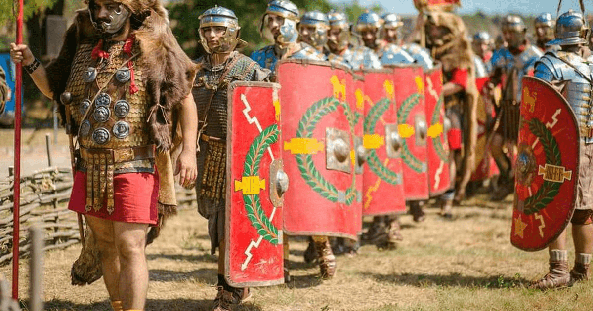 Tipologiile reconstituirii istorice antice în România