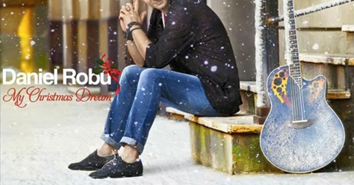 Daniel Robu ne colindă cu o piesă de Crăciun deosebită, lansată în două variante - AUDIO