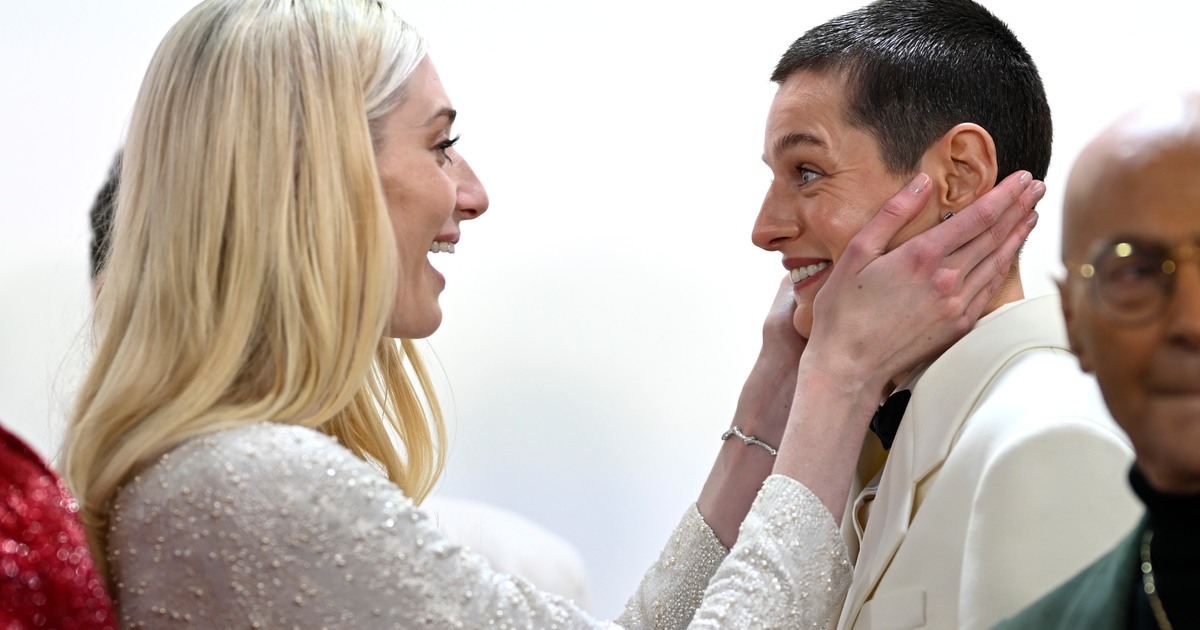 Omagiu adus Prințesei de către cele două Diane din The Crown ...