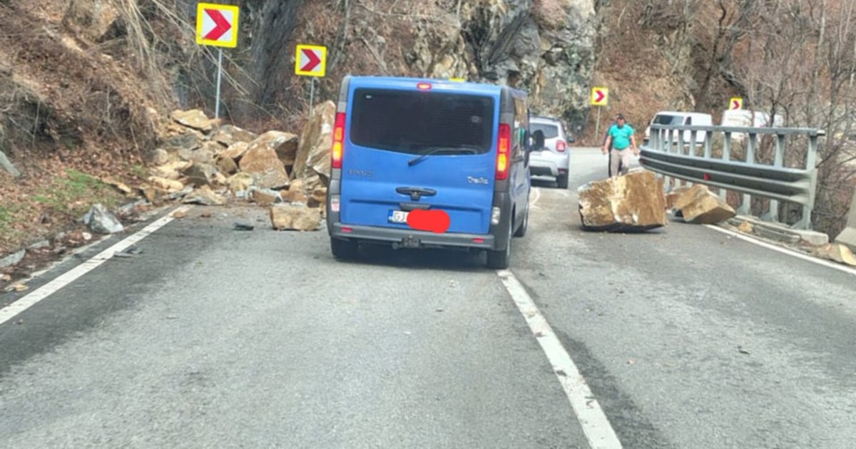 Circulație îngreunată pe DN 66. Cad pietre de pe versanți pe Defileul ...