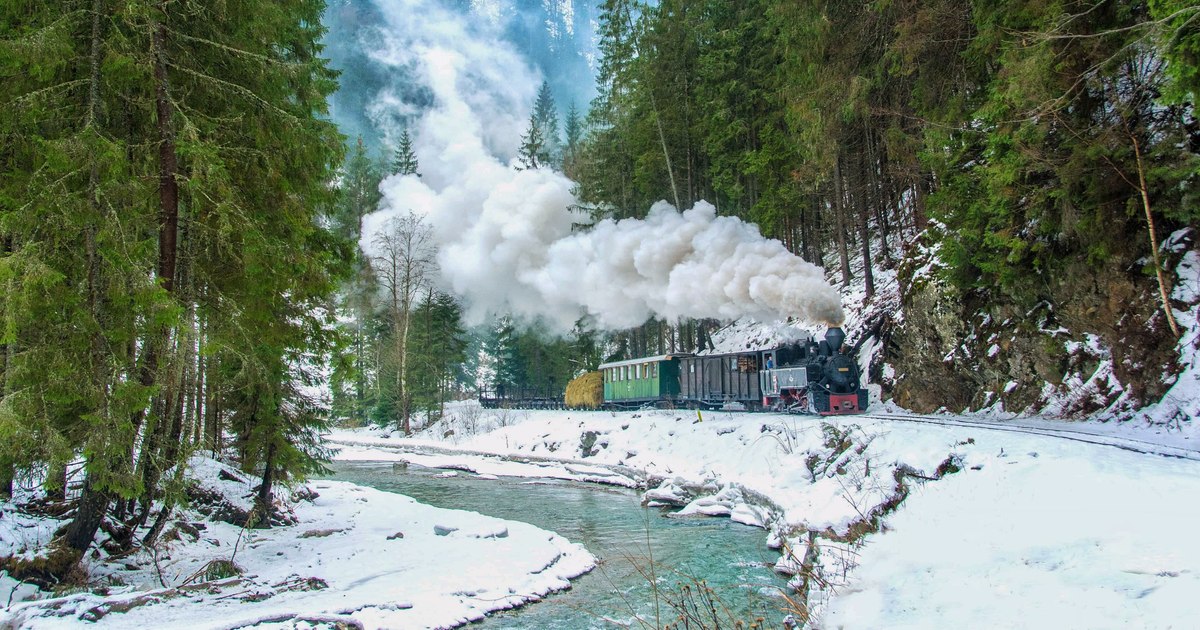Mocăniţa de pe Valea Vaserului are program special de sărbători. Cât ...