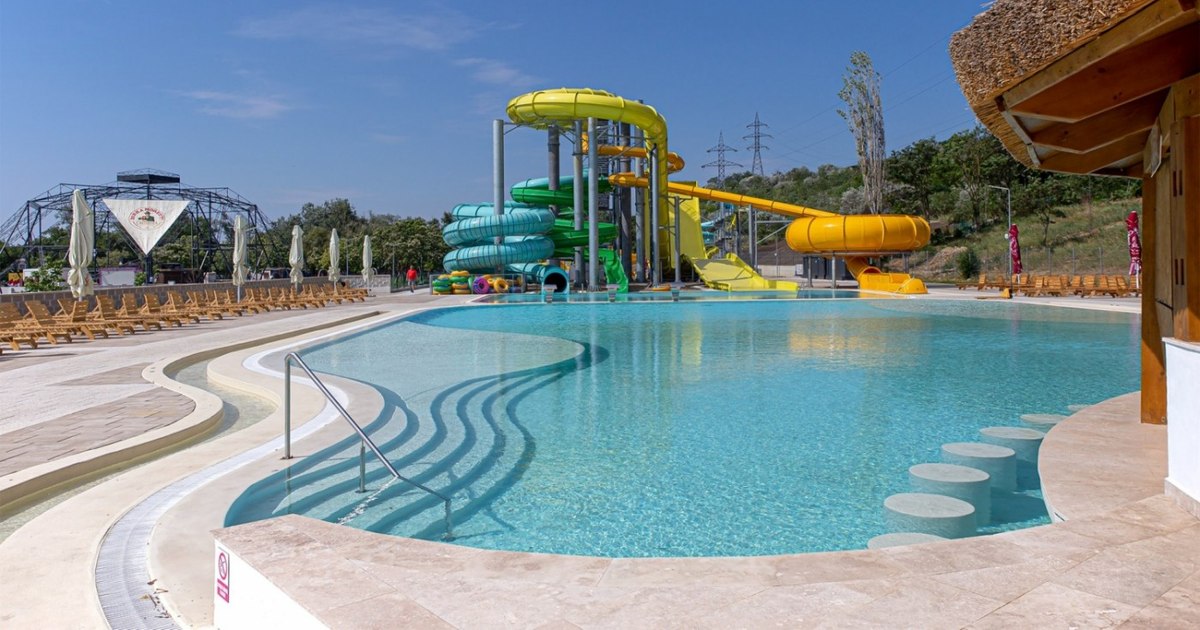 Se redeschide cel mai mare parc acvatic din sud-estul ţării şi de la ...