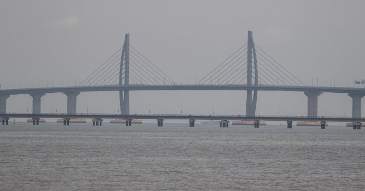 Vă ţine? Poftiţi pe cel mai mare pod peste mare din istoria omenirii ...