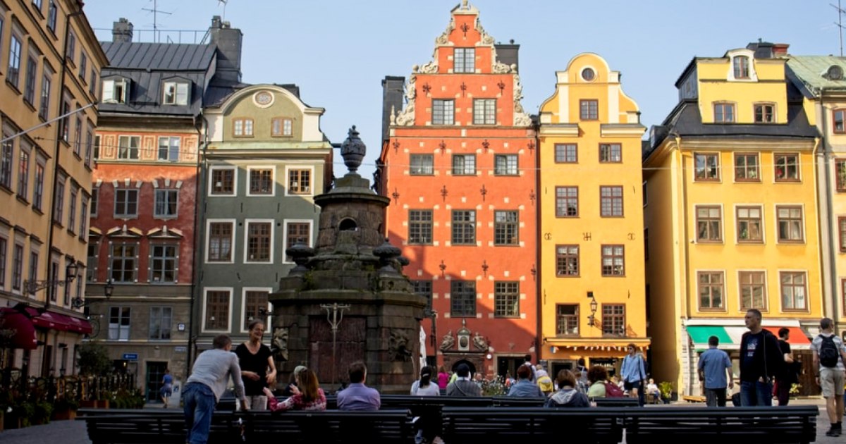 Suedezii fac provizii de alimente și învață cum să reziste în caz de ...