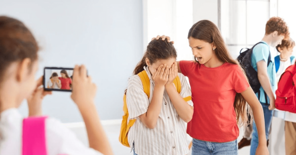 Bullying-ul explicat: ce este, cum se manifestă și care sunt efectele ...