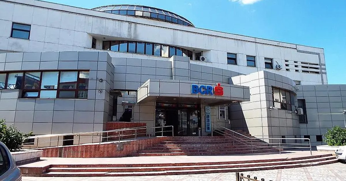 Sediul BCR din Bacău, scos la vânzare pentru 1,77 milioane de euro. A ...