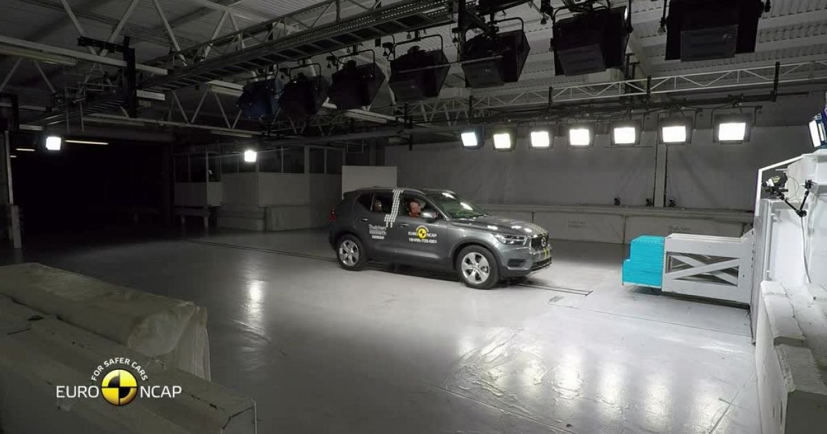 Crash test Volvo XC40 | adevarul.ro