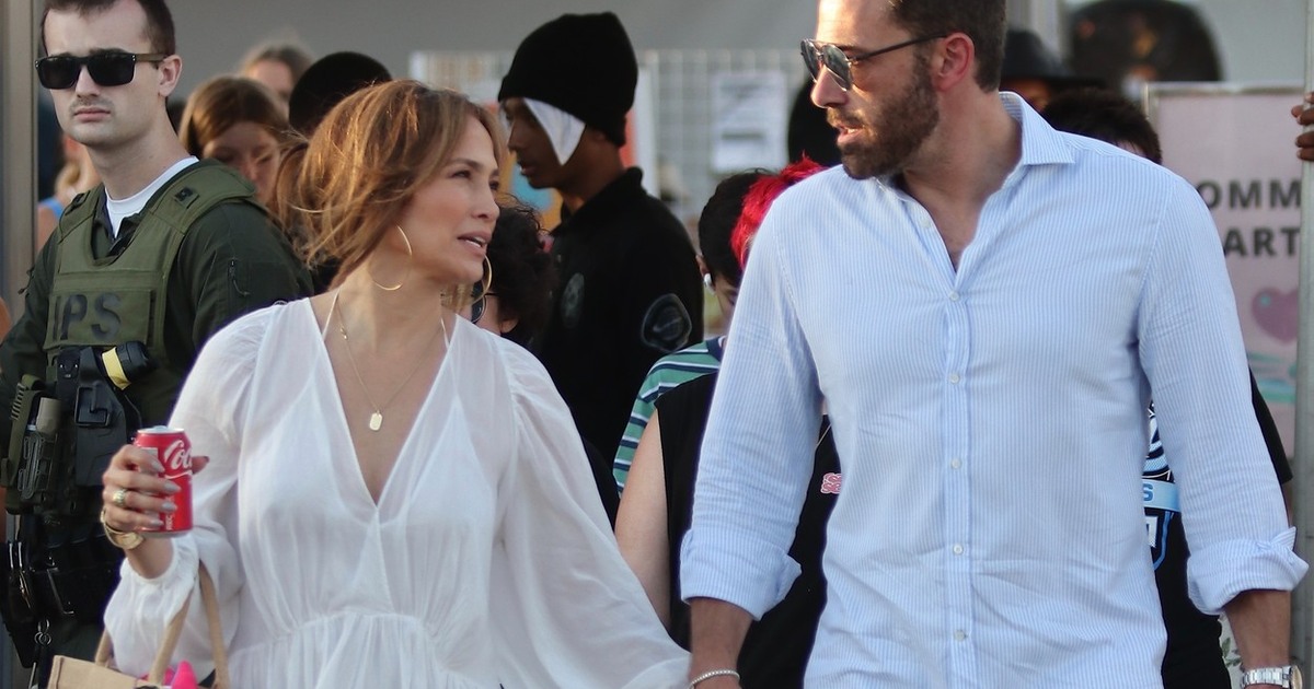 Jennifer Lopez și Ben Affleck sunt peste tot! În ținute alb șic, la un festival din Malibu