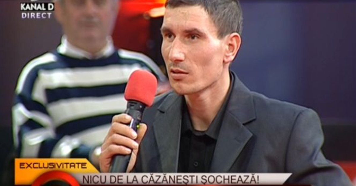 N-ai mai văzut aşa ceva: Nicu de la Căzăneşti cântă la găleată şi se ...