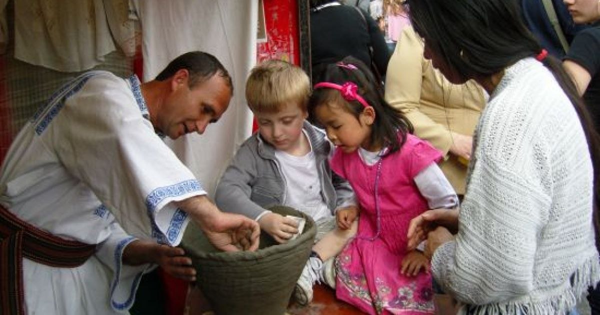 Poveştile pământului ars. Ultimii meşteri olari care ţin în viaţă ...