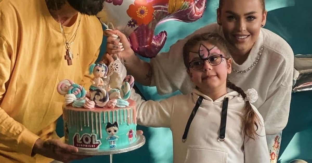 Connect-R și Misha, împreună, ca o familie, de ziua fiicei lor. Poza ...