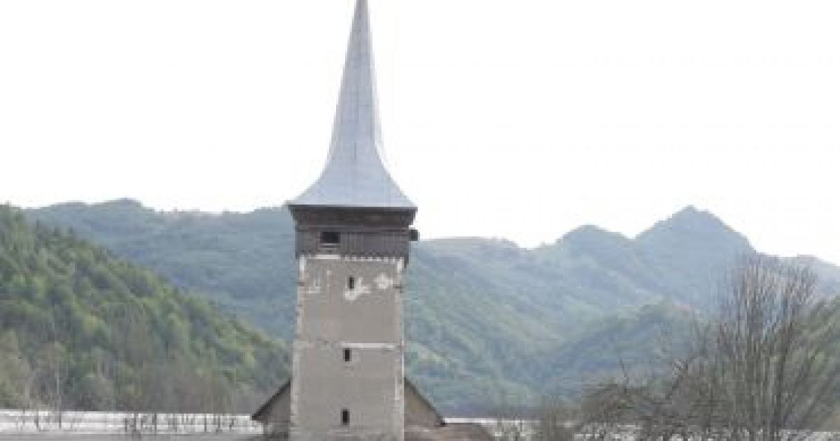 VIDEO FOTO Aici, în România: satul înecat în mâl şi halde de steril ...