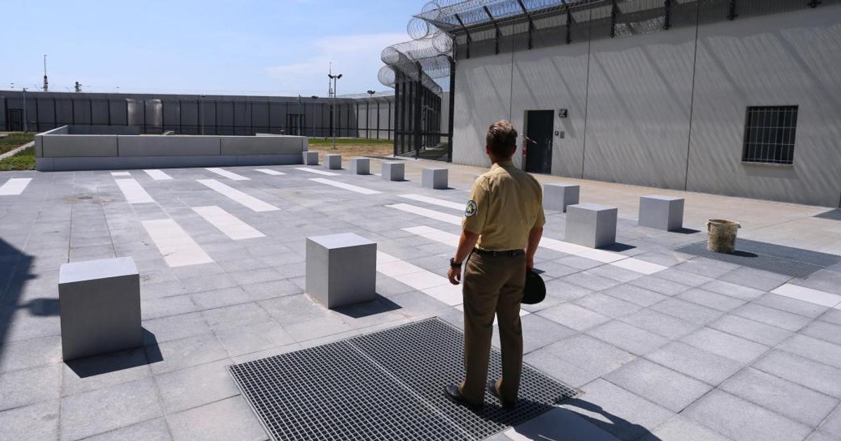 Cum arată inchisoarea unde este încarcerat Cherecheș, cea mai modernă ...