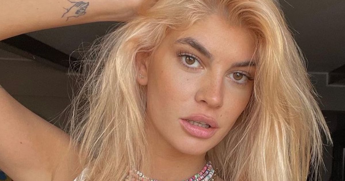 Laura Giurcanu de la America Express, sărut pasional cu fiul Andreei ...