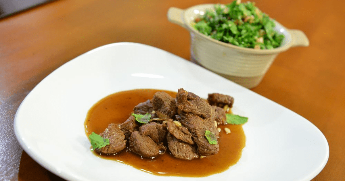 VIDEO Ras asfour de vită cu sos de rodii şi tabouleh