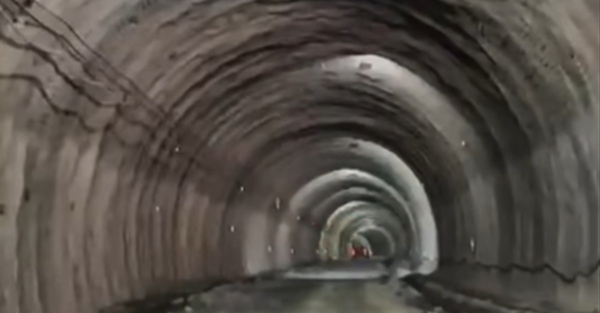 Prima trecere cu mașina prin spectaculosul Tunel Robești, firul „Sorana"