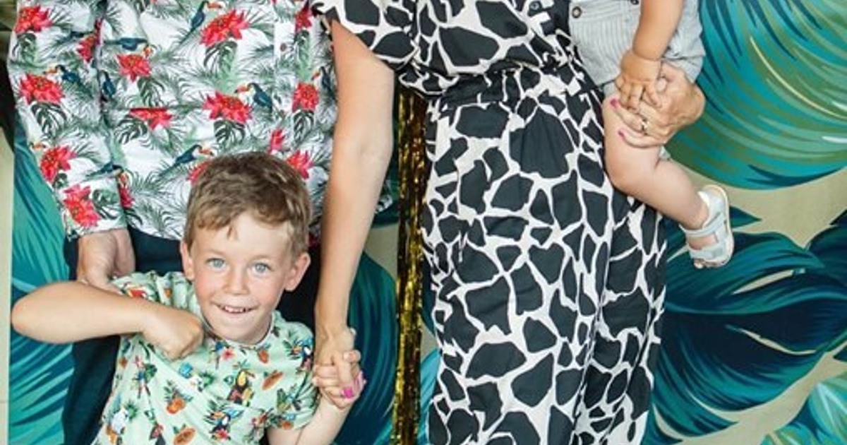 Băieţelul lui Eli Roman a împlinit un an. Ce a ales Matei de pe tavă la ...