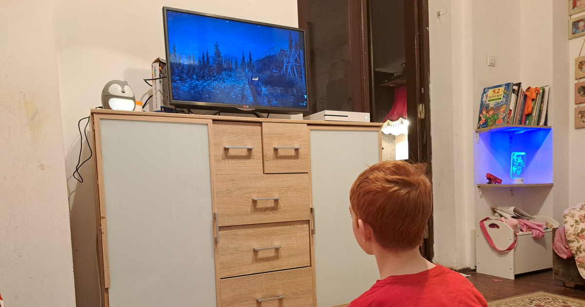 Autismul virtual sau boala copiilor „uitați” în fața ecranelor. Cum se ...