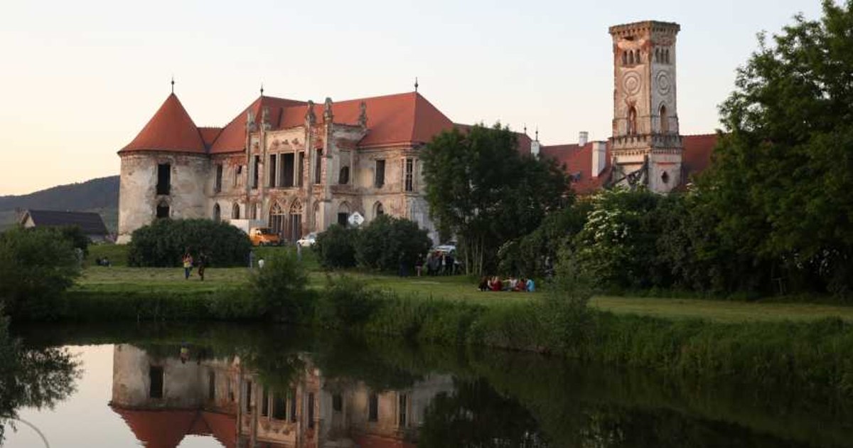 Cele mai bântuite locuri din România. Păduri, conace şi castele unde se ...