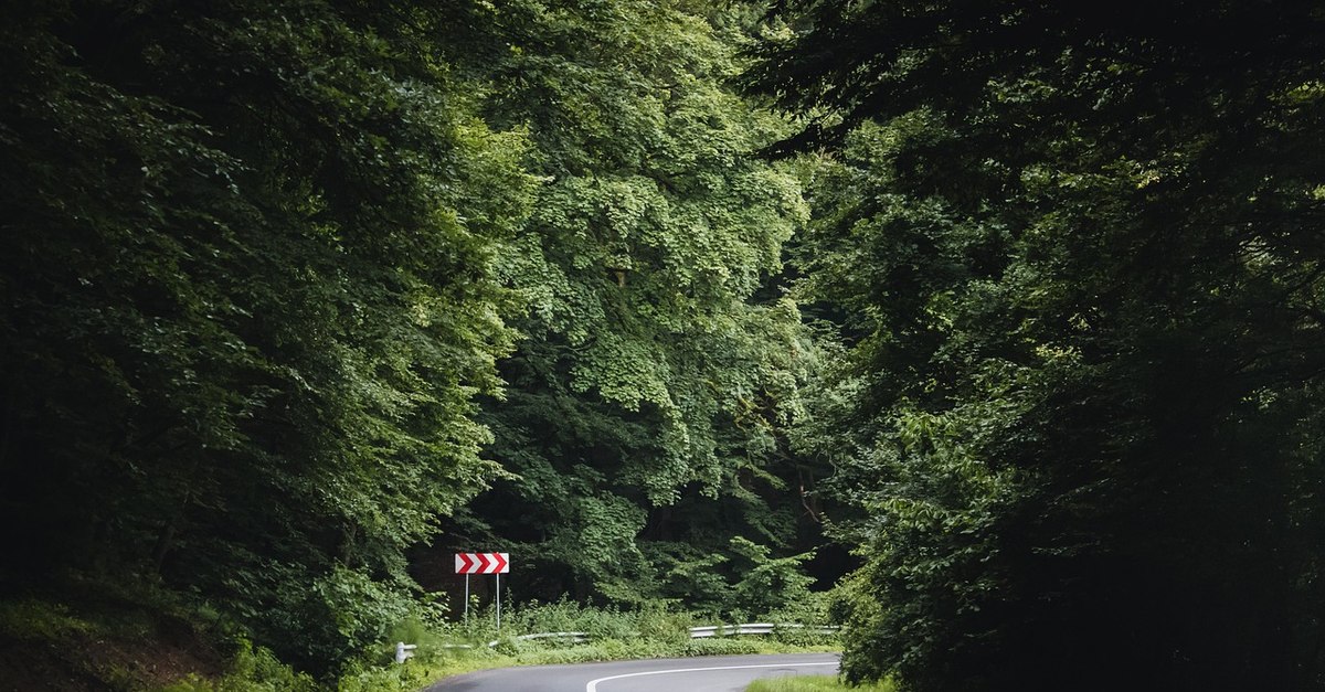 Locul superb din România care ascunde un labirint subteran. Este un ...