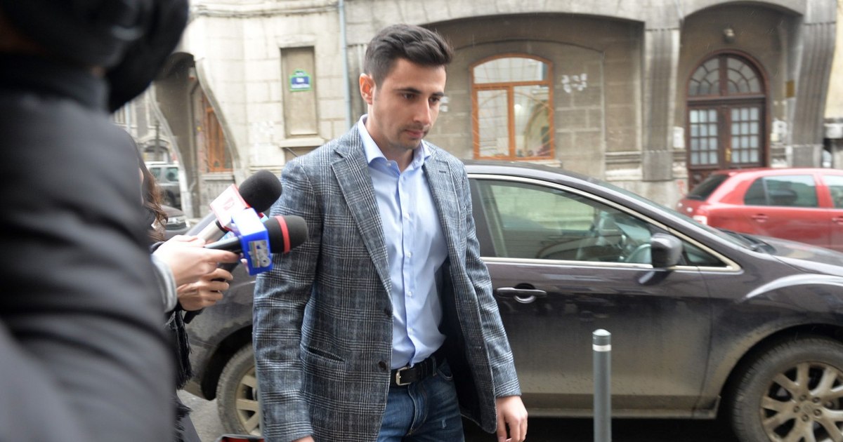 Alin Cocoş şi mama lui s-au prezentat la DNA pentru a fi audiaţi într ...