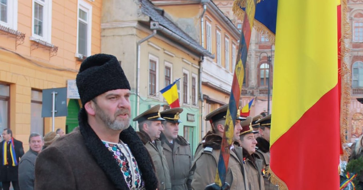 Preotul din Sighișoara care duce tradițiile și obiceiurile mai departe ...