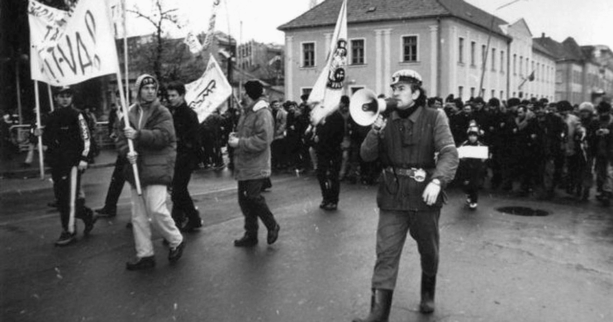 Calendar 22 ianuarie 1999 - A cincea mineriadă: „Pacea de la Cozia”. Au ...