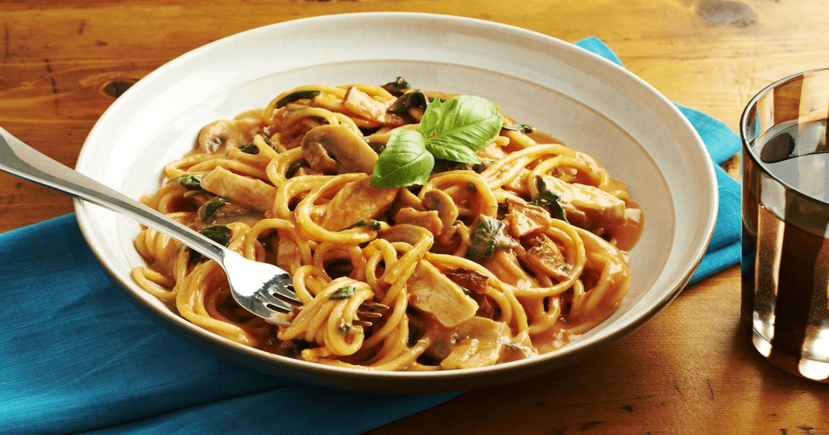 Reţetă de spaghete cu pui. Cea mai delicioasă combinaţie de ingrediente