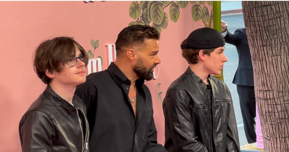 Ricky Martin, apariție rară alături de fiii săi gemeni în vârstă de 15 ...