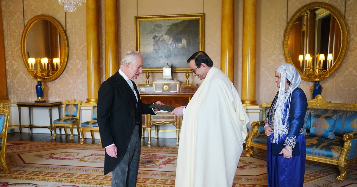 În timp ce nora Kate a renunțat la îndatoririle regale, Regele Charles ...