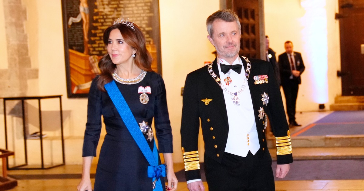 Apariție neașteptată a Reginei daneze Mary! Ce tiara plină de ...