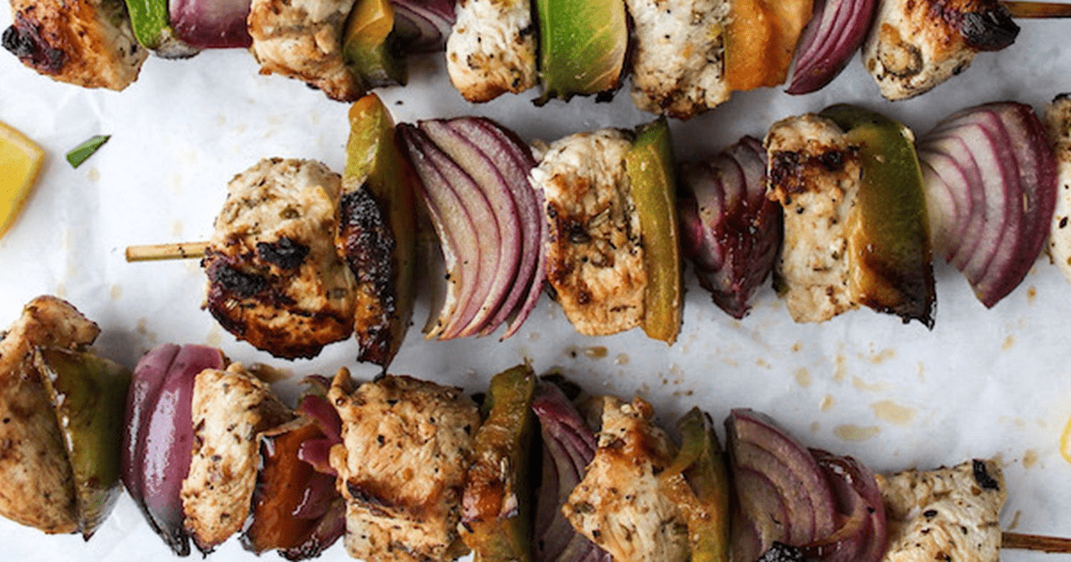 Frigărui de pui în stil grecesc