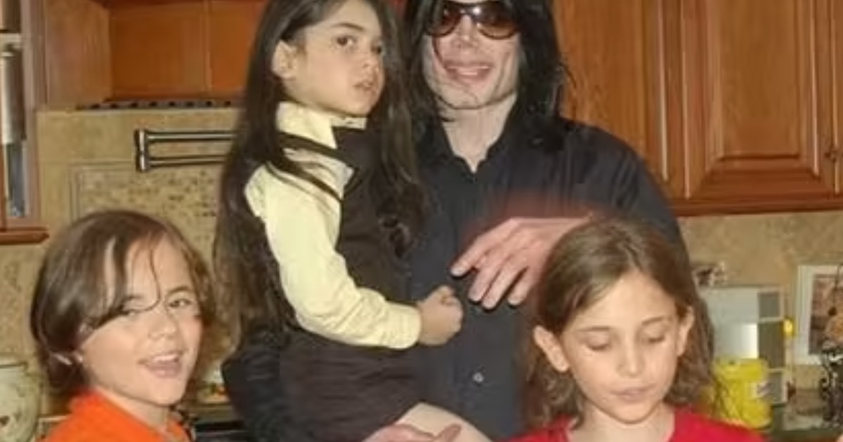 Michael Jackson nu e uitat de copiii săi. Ce au făcut aceștia în ziua ...