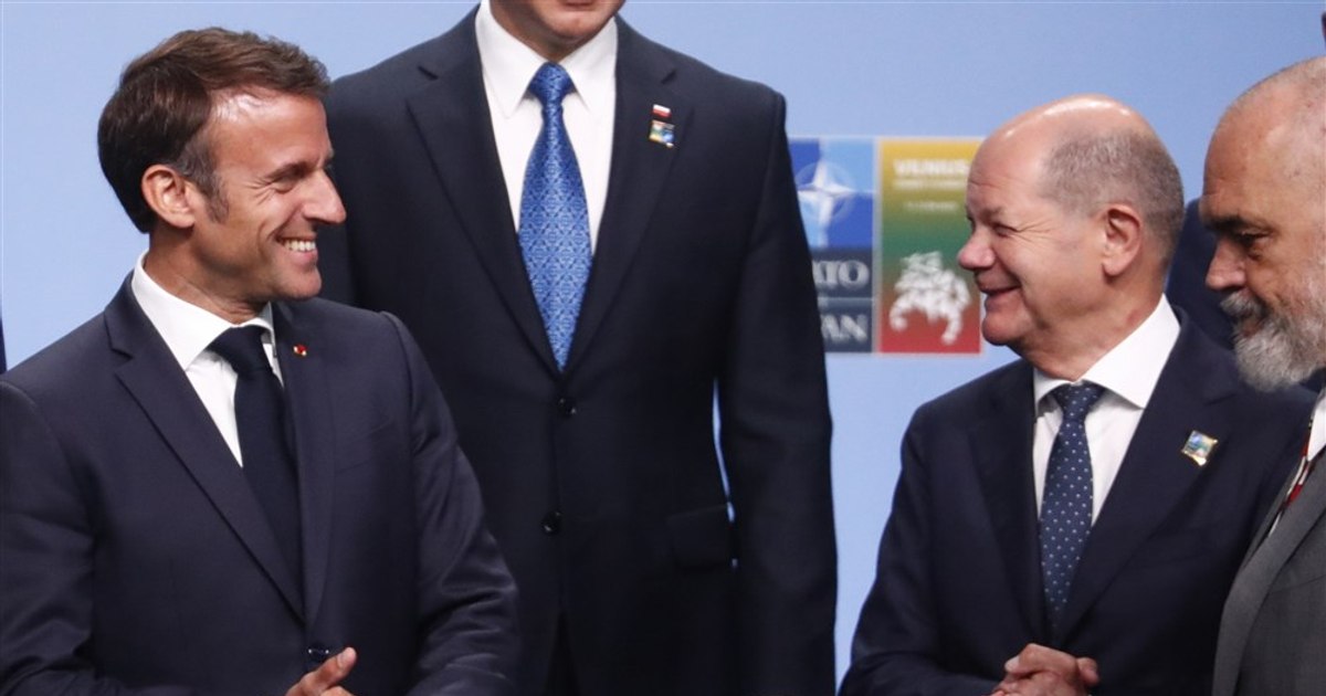 Reuniune de urgență a liderilor UE, la Paris. Cine participă și ce se ...