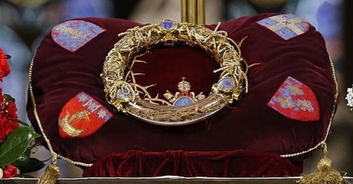 În ce oraș se află „Coroana de spini” purtată de Iisus Hristos. Mulți ...