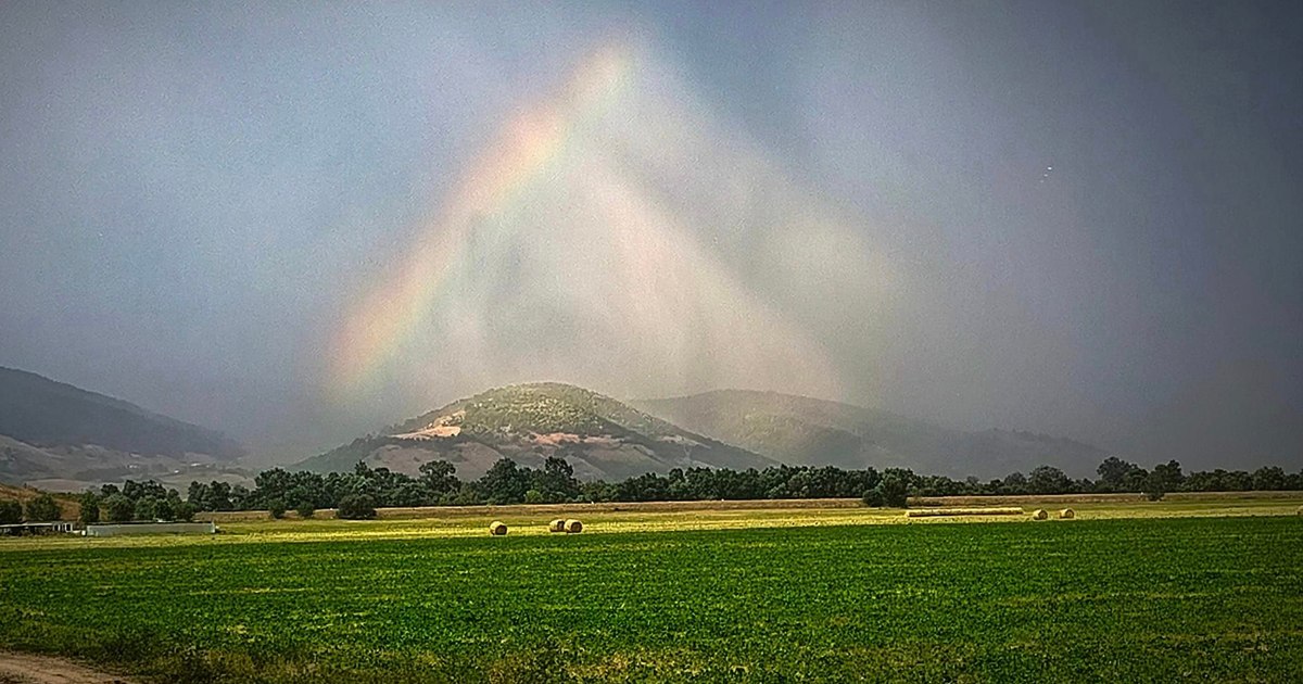 Piramida - curcubeu, fenomen optic uimitor apărut pe cer, de Sfânta ...