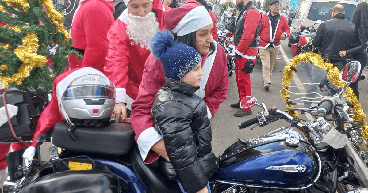 Moș Crăciun pe motocicletă. Peste 50 de moși pe motoare au împărțit ...